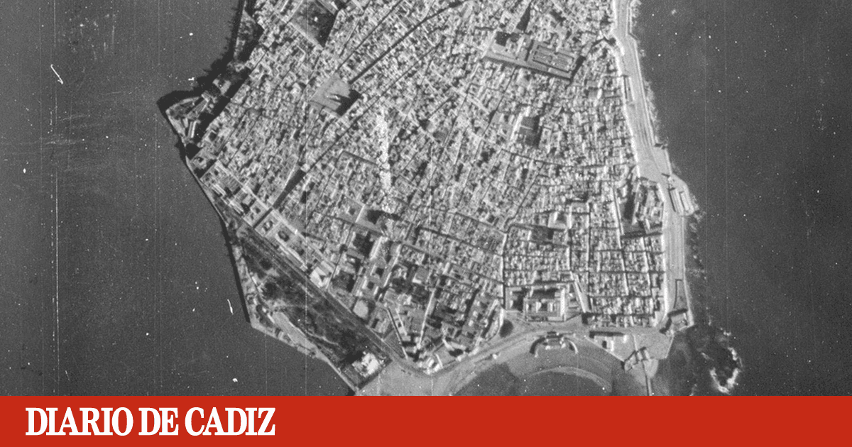 Cádiz 1946. Las impactantes imágenes aéreas de la ciudad un año antes ...