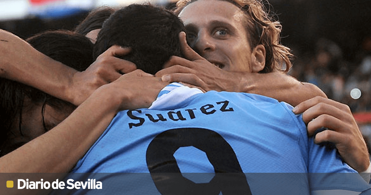 Luis Suárez y Forlán dan a Uruguay un título de récord (3-0)