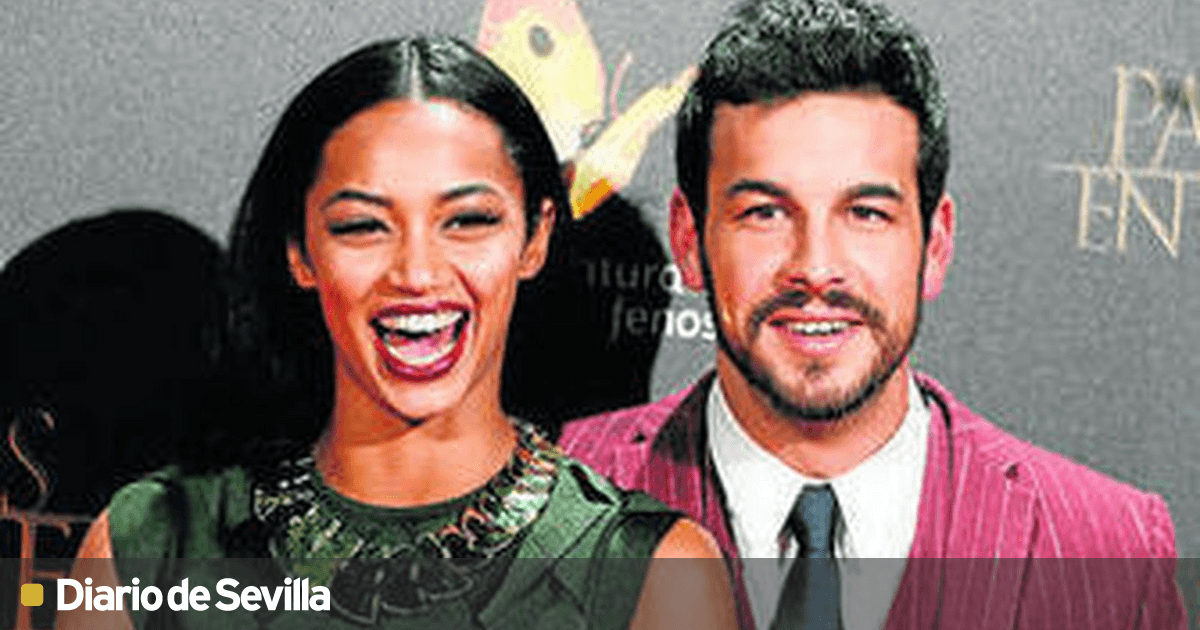 Mario Casas y Berta Vázquez posan juntos
