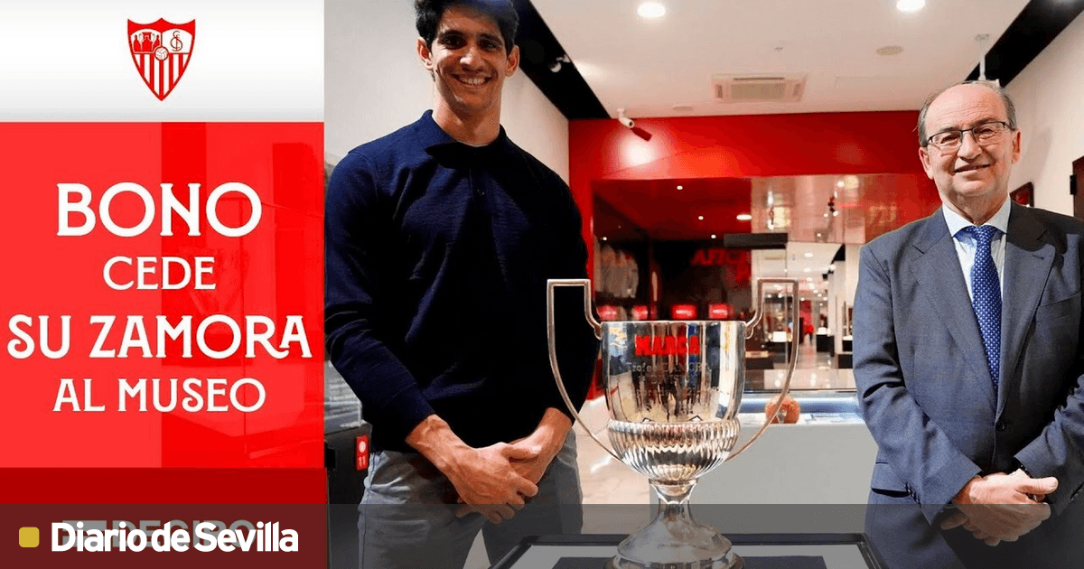 Video: Bono cede su Trofeo Zamora al museo del Sevilla