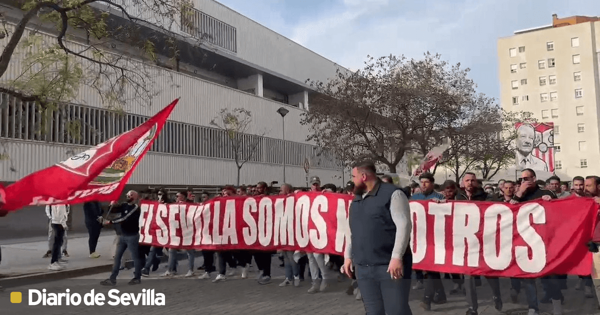 Video: El sevillismo protesta en contra de la gestión del club