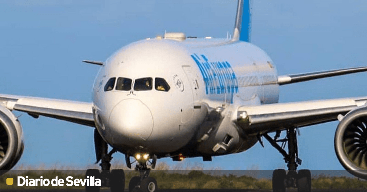 Un rayo alcanza a un avión en pleno aterrizaje en Vigo