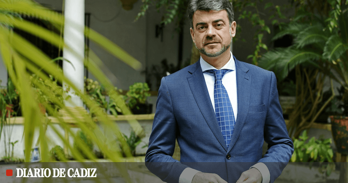 Juan Mera presenta hoy en Unicaja su libro ‘Cien sonetos mal contados’