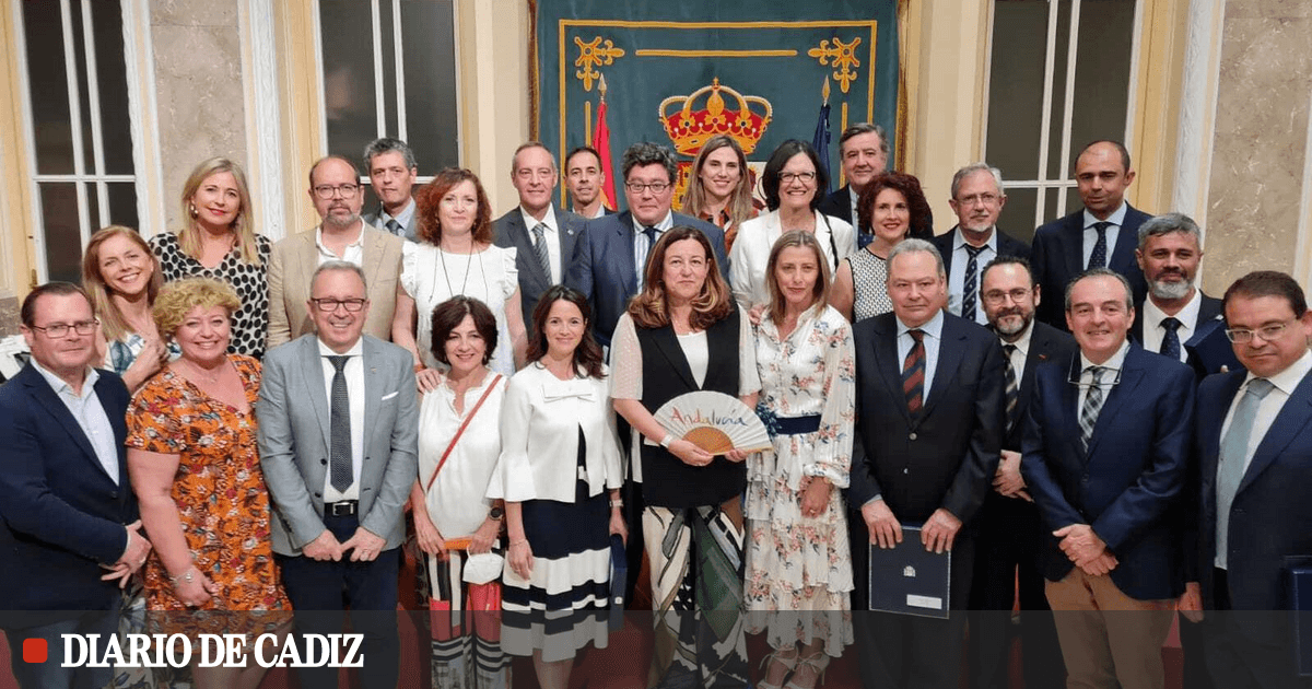 El instituto Columela de Cádiz recibe la Placa de Honor de la Orden de ...