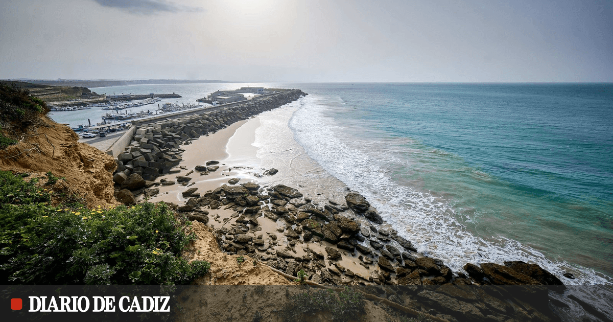 Calas de Roche, un lugar idílico a los pies de los acantilados