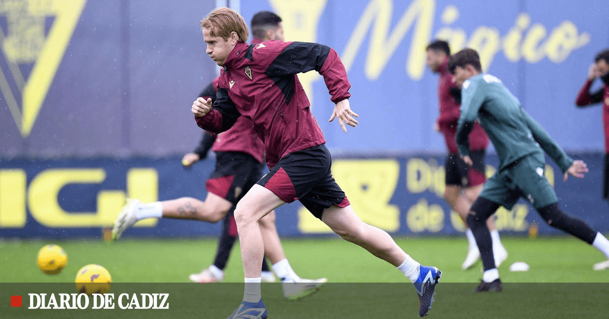 El entrenador del Cádiz CF elogia a Álex Fernández