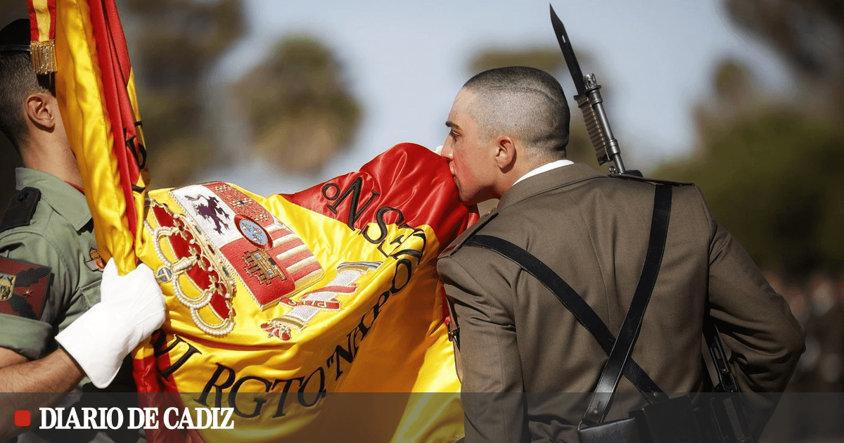 Video: Más de un millar de nuevos soldados juran bandera en el ...