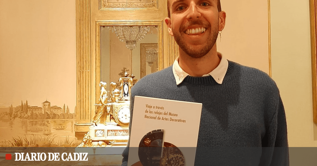 El isleño Pablo Bernal publica el libro 'Viaje a través de los relojes del Museo Nacional de ...