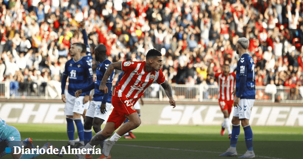 Samu Costa se convierte en centenario con el Almería