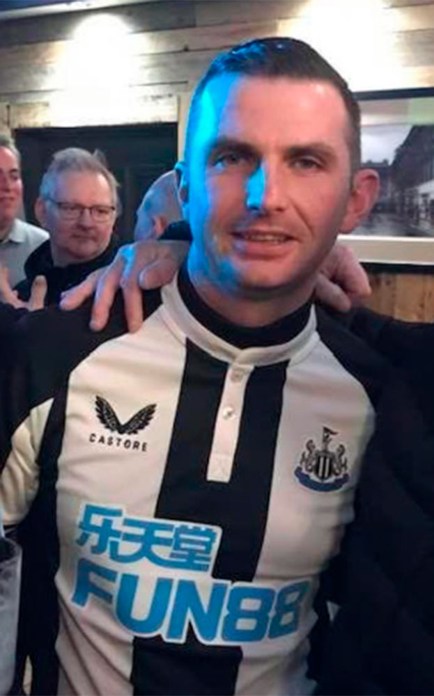 La historia de Michael Oliver, es fan del Newcastle y árbitro de la Premier