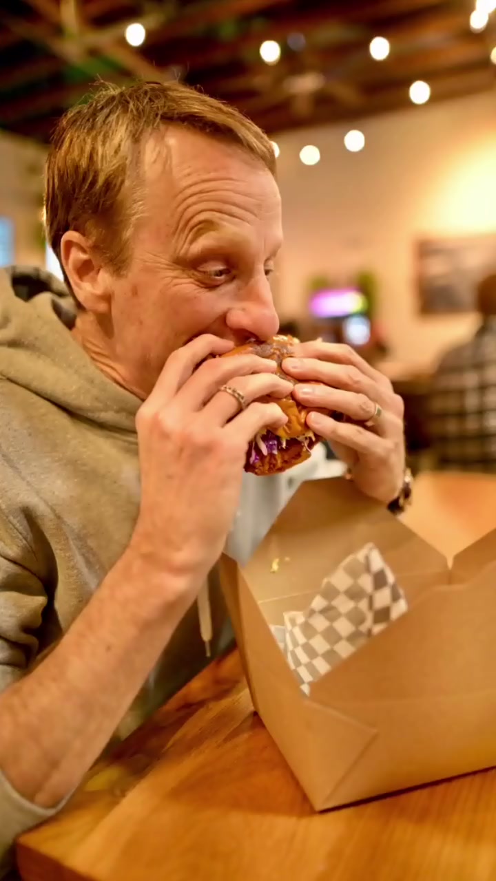 Los negocios menos conocidos de Tony Hawk: cafeterías, Google, pollo frito…