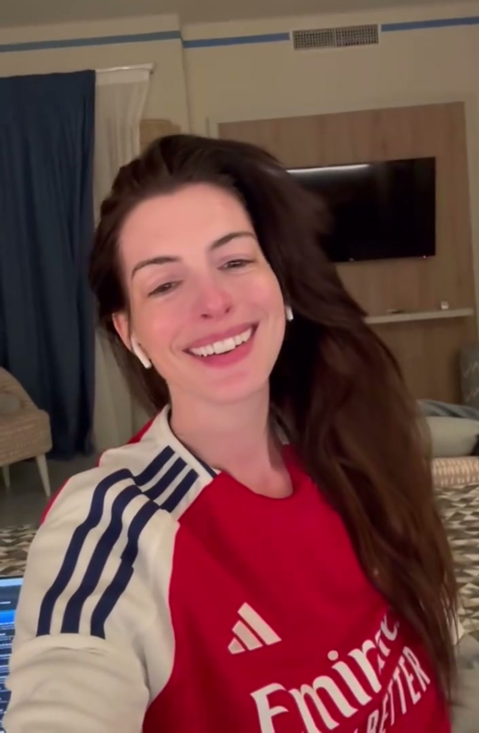 La actriz Anne Hathaway es una enamorada del Arsenal y de su historia